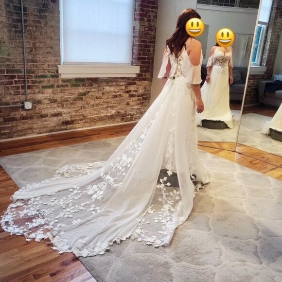 Dresses | Evonne Ivory Wedding Dress Size 8 | Poshmark